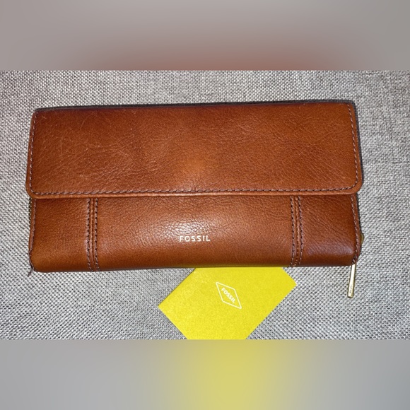 Fossil | Bags | Fossil Flap Clutch | Poshmark